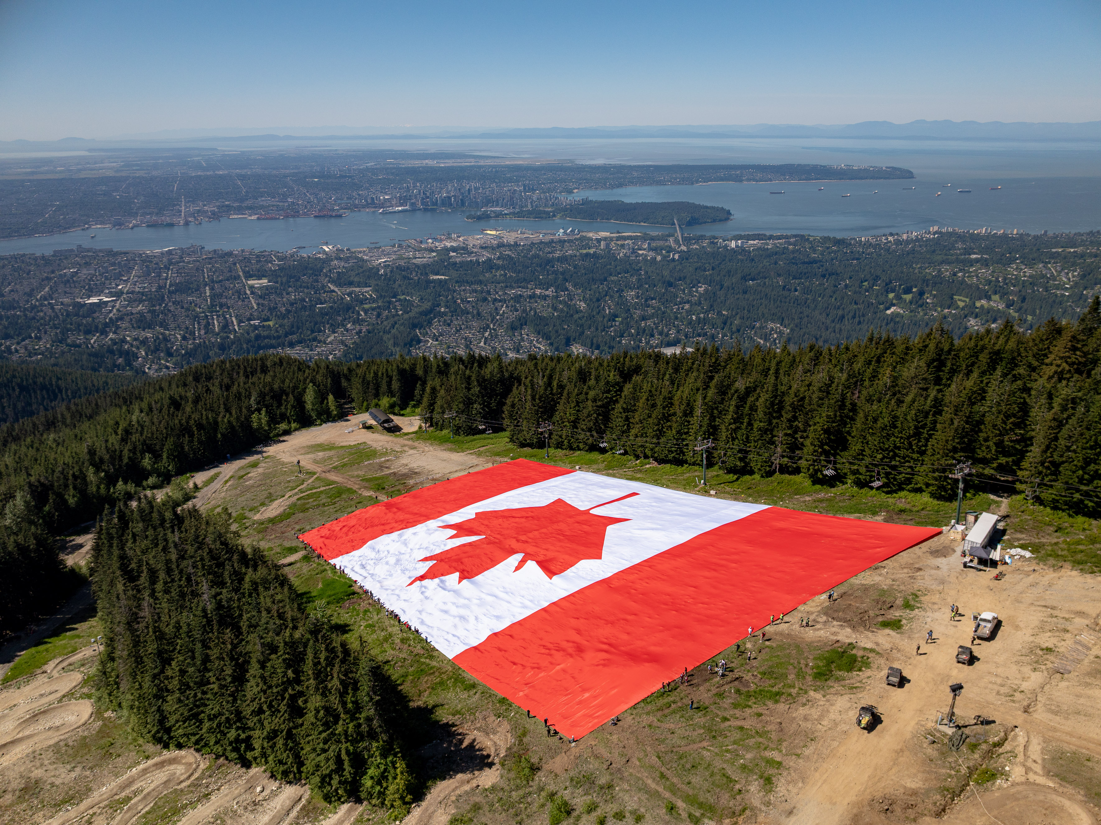 VANCOUVER’S MOUNTAIN SKYLINE TO FEATURE THE LARGEST CANADIAN FLAG EVER ...